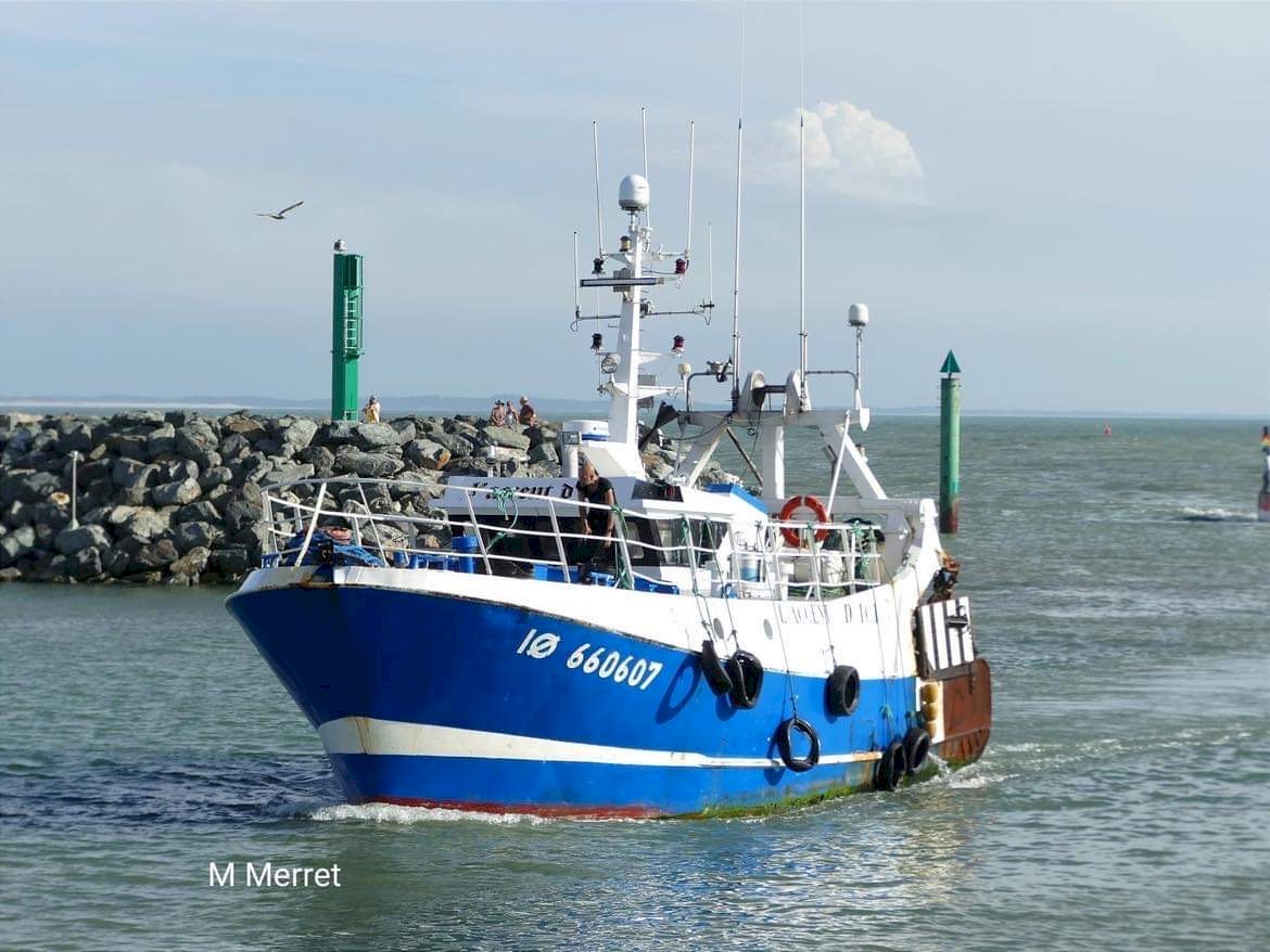 Chalutier acier à vendre