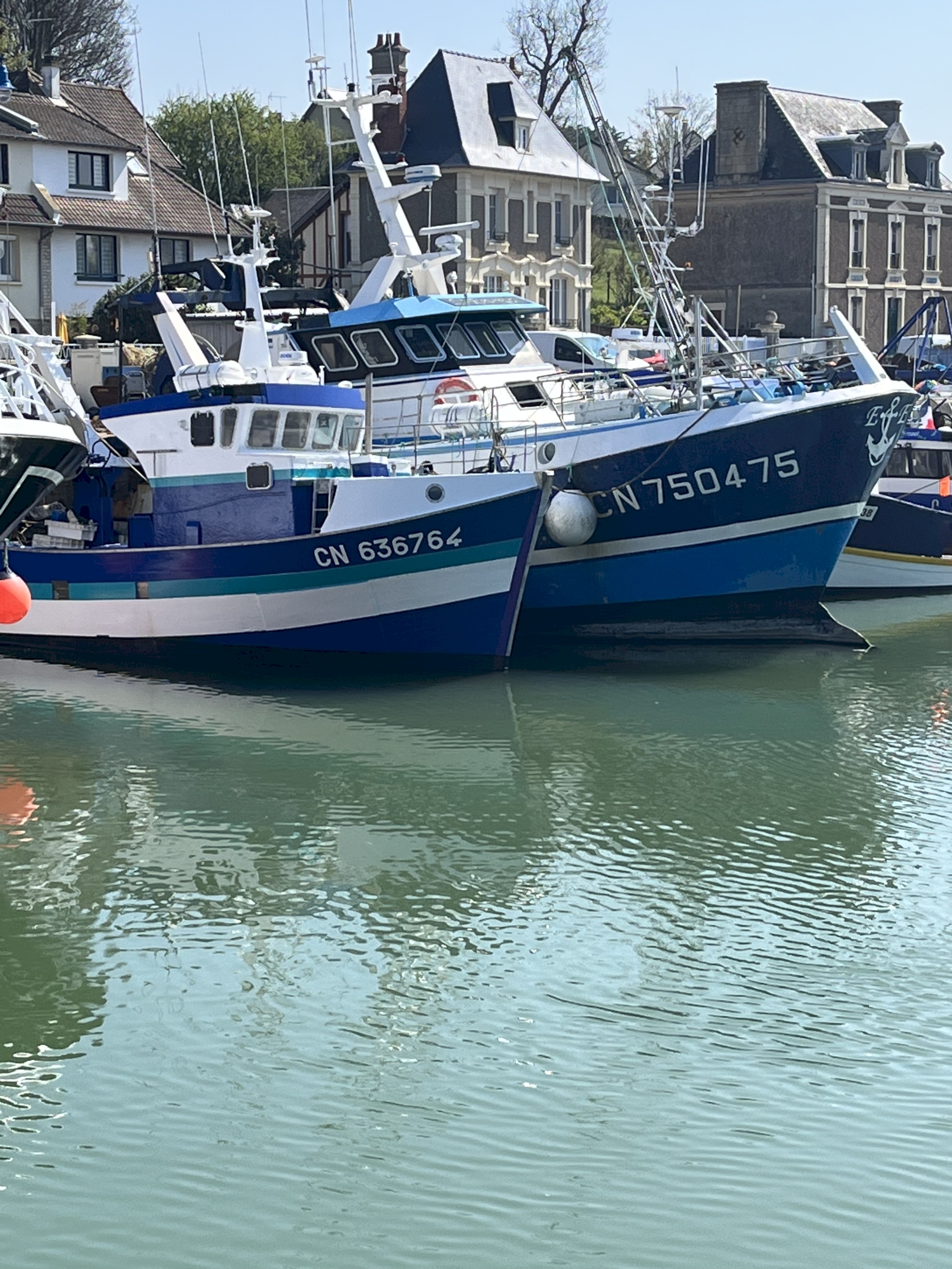 Chalutier avec anp et aep - Offre terminée