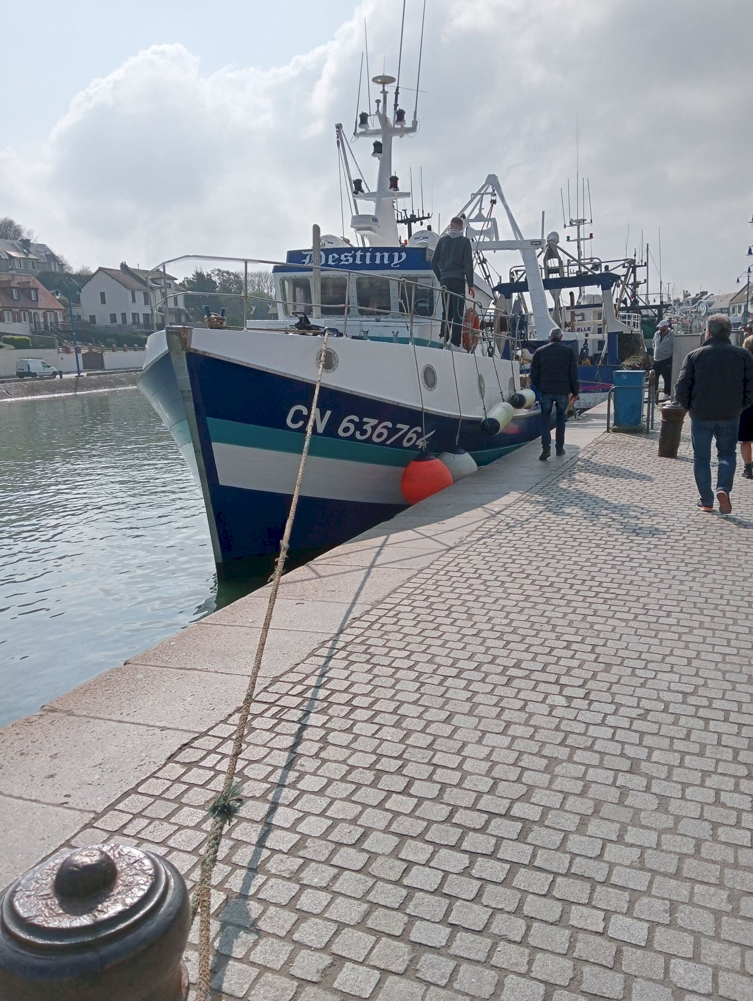 Chalutier avec anp et aep - Offre terminée