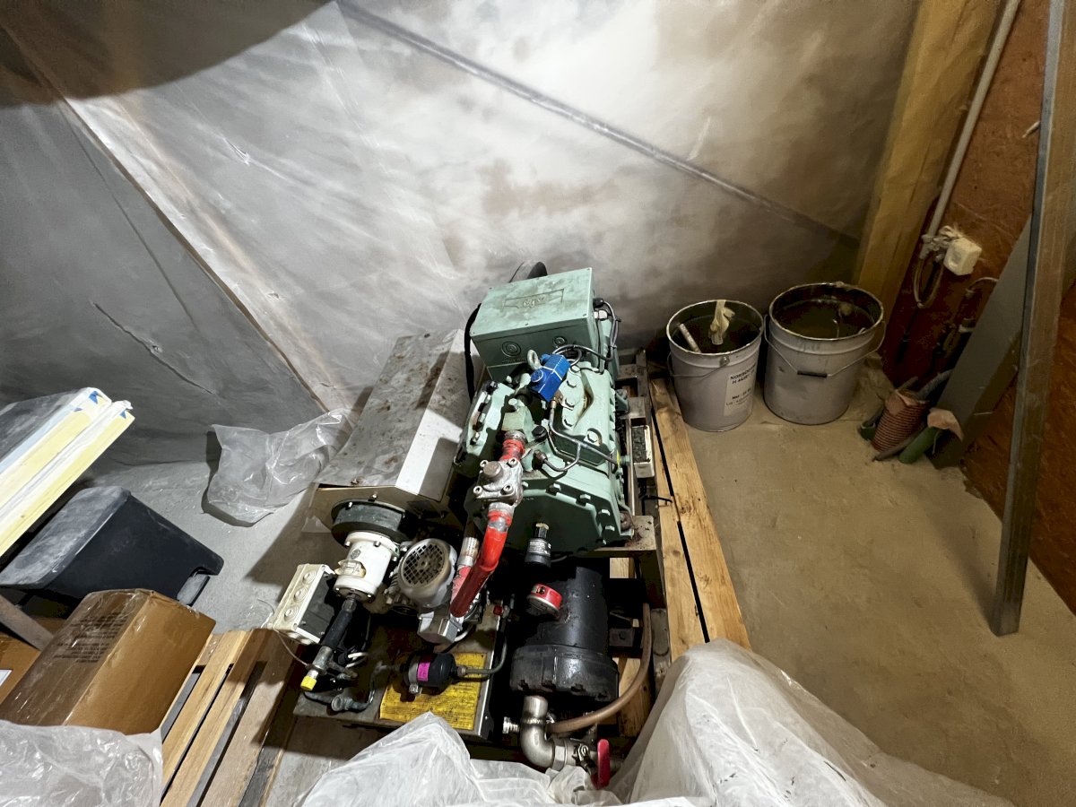 Flake/seawater ice machine