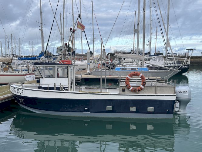 Navire de pêche fileyeur/caseyeur